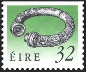 Stamp: Broighter Collar (1st Century BC) - perf 13x13½ (Ireland(Irish ...