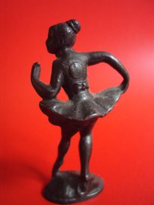 Meal Toy: Ballet Dancer (3) / bronze (Kinder Surprise, Italy(Kinder ...