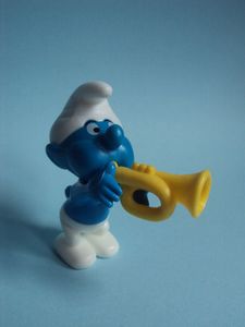 Brindes Infantis: Trumpet Smurf (Surpresa do Kinder Ovo, Europa ...