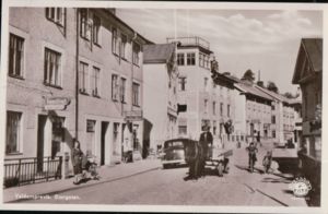 Postcard: Valdemarsvik – Storgatan (Sweden(Valdemarsvik) Col:SE-001670