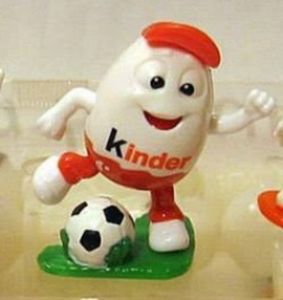 Meal Toy: Kinderino footballer (Kinder Surprise, Worldwide) (Kinder ...