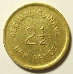 Token: 6d Token / Decimal Coinage 2½ New Pence (Bell Fruit) (United ...