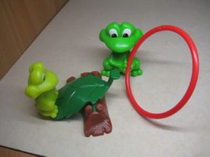 Meal Toy: Frog seesaw (Kinder Surprise, Worldwide(Maxi - Frogs) Col:FT ...
