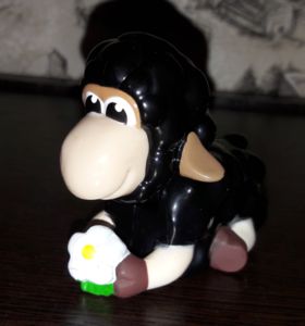 Meal Toy: Black sheep with the flower (Kinder Surprise, Worldwide(Maxi ...