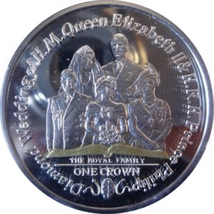 Coin: 1 Crown (Diamond Wedding. Royal Family of five standing facing ...