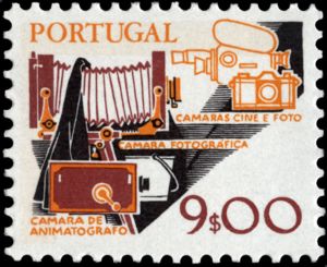 Stamp: Old cameras and modern cine and photo cameras (Portugal ...