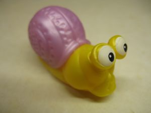 Juguete de comida: Snail with moving eyes (purple shell) (Kinder ...