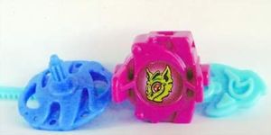 Meal Toy: Dragon Wheel / pink - blue (Kinder Surprise, Europe(Kinder ...