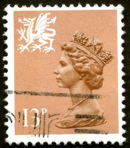 Timbre: Queen Elizabeth II - 13p Machin Portrait (Royaume-Uni ...