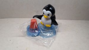 Meal Toy: Penguin with bucket (Kinder Surprise, Europe) (Maxi - Cool ...