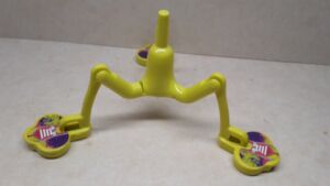 Meal Toy: Green legs (Kinder Surprise, Europe) (Kinder - Go Move - Long ...