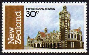 Stamp: Railway Station, Dunedin (New Zealand(Architecture 1982) Mi:NZ ...
