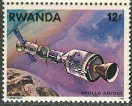 Stamp: Joint flight of Apollo and Soyuz (Rwanda(Apollo - Soyuz) Mi:RW ...