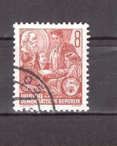 Deutschland (DDR): Students with picture of Karl Marx in the background ...